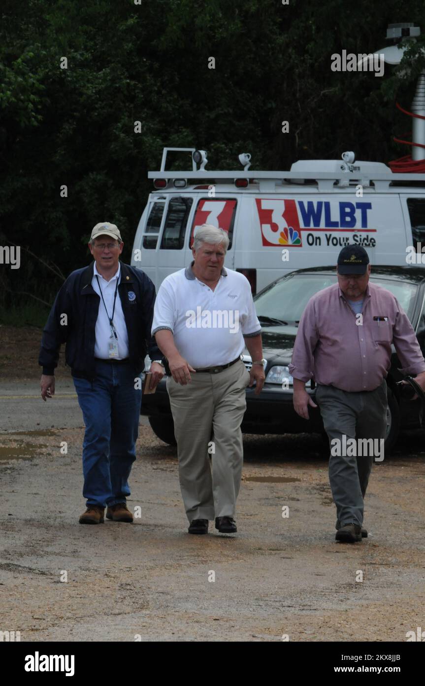 FEMA FCO and Mississippi Governor at Disaster Service Area. Mississippi ...