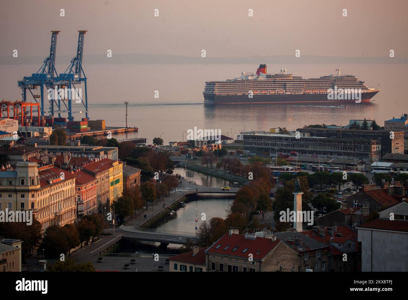 Victoria shipyard hi-res stock photography and images - Alamy