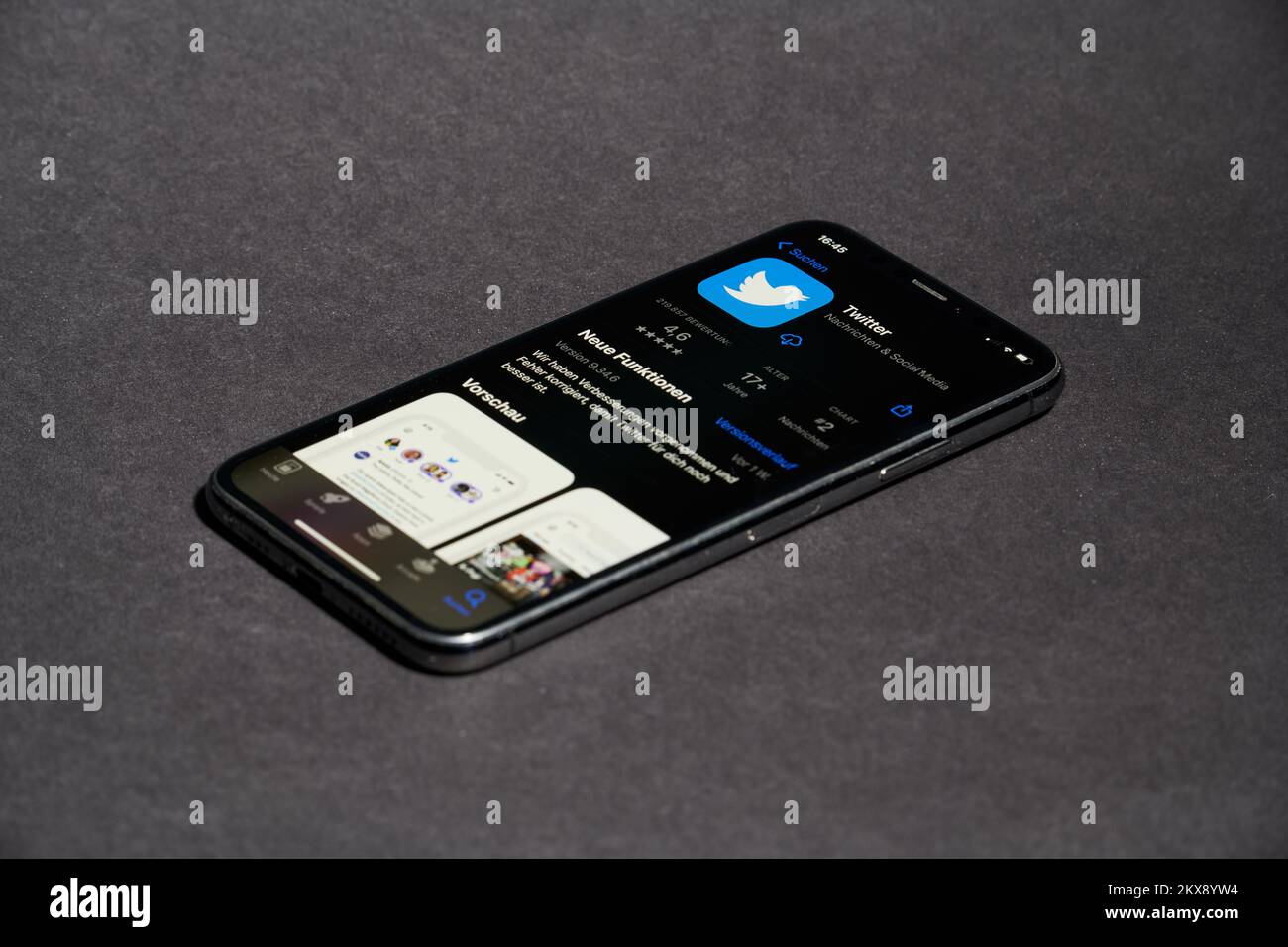 Phone displaying app store hi-res stock photography and images - Alamy