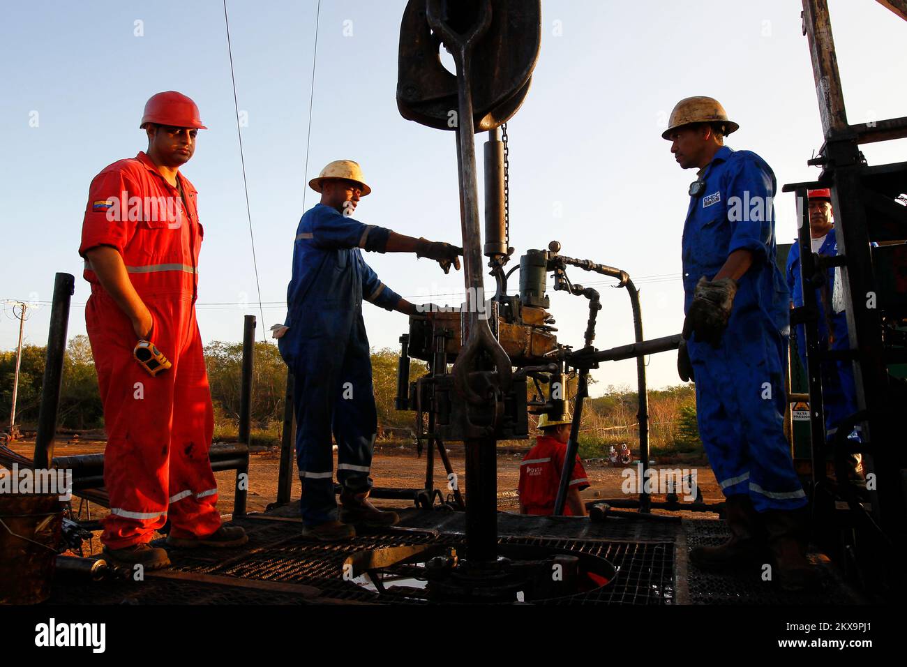 Venezuela gas station line hi-res stock photography and images - Alamy