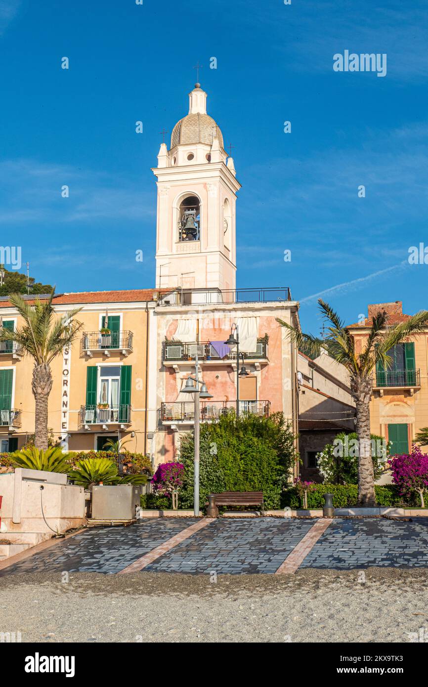 Hedgehog houses hi-res stock photography and images - Alamy