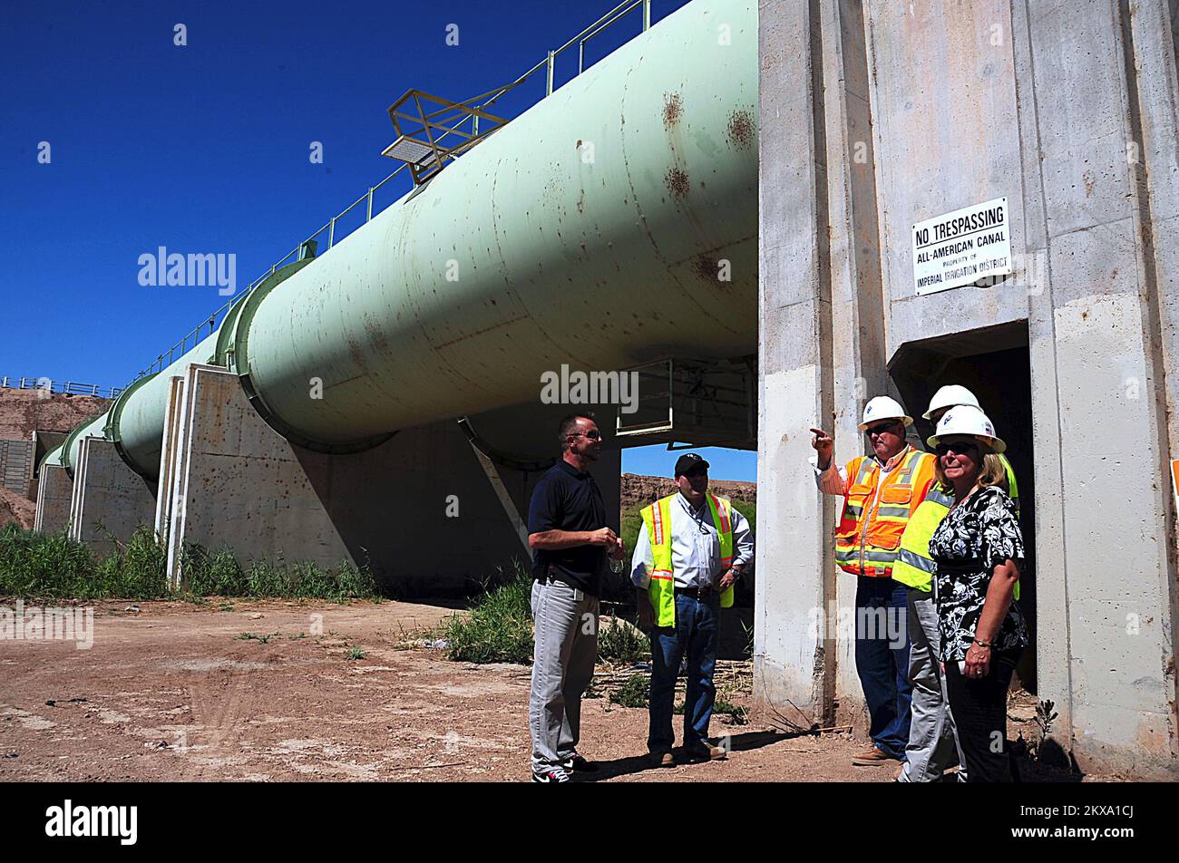 Siphon canal hi-res stock photography and images - Alamy