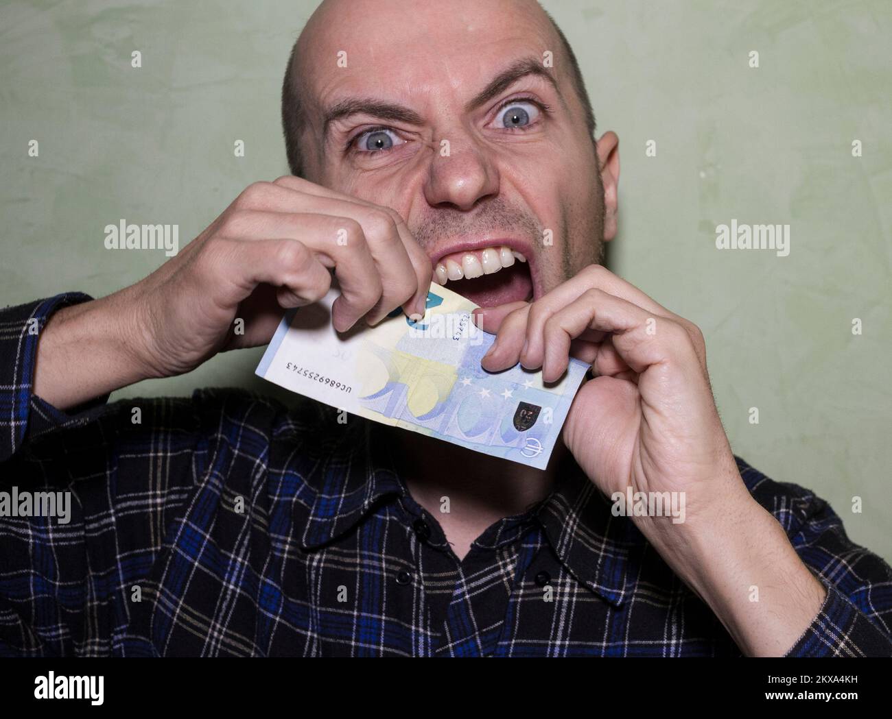 Man money eyes hi-res stock photography and images - Alamy