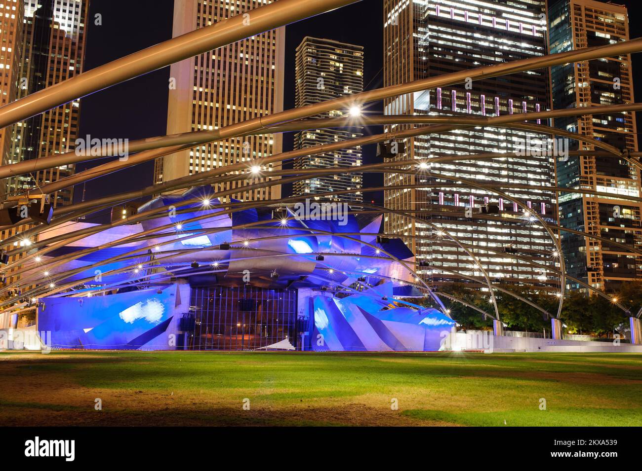 Frank gehry jay pritzker music pavilion millennium park hi-res stock ...