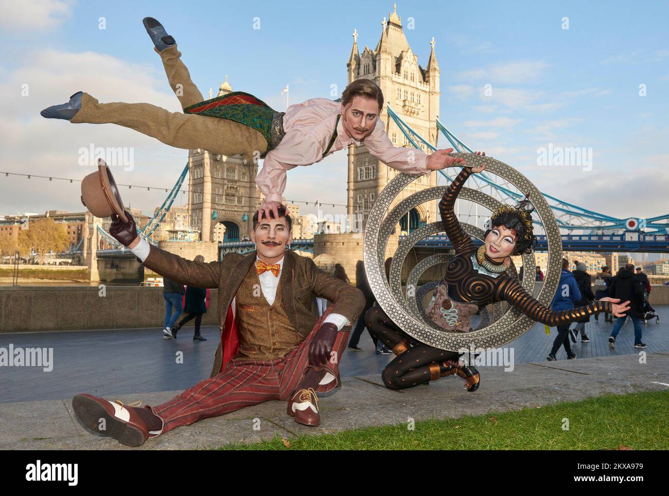 Cabinet of curiosities premiere hi-res stock photography and images - Alamy