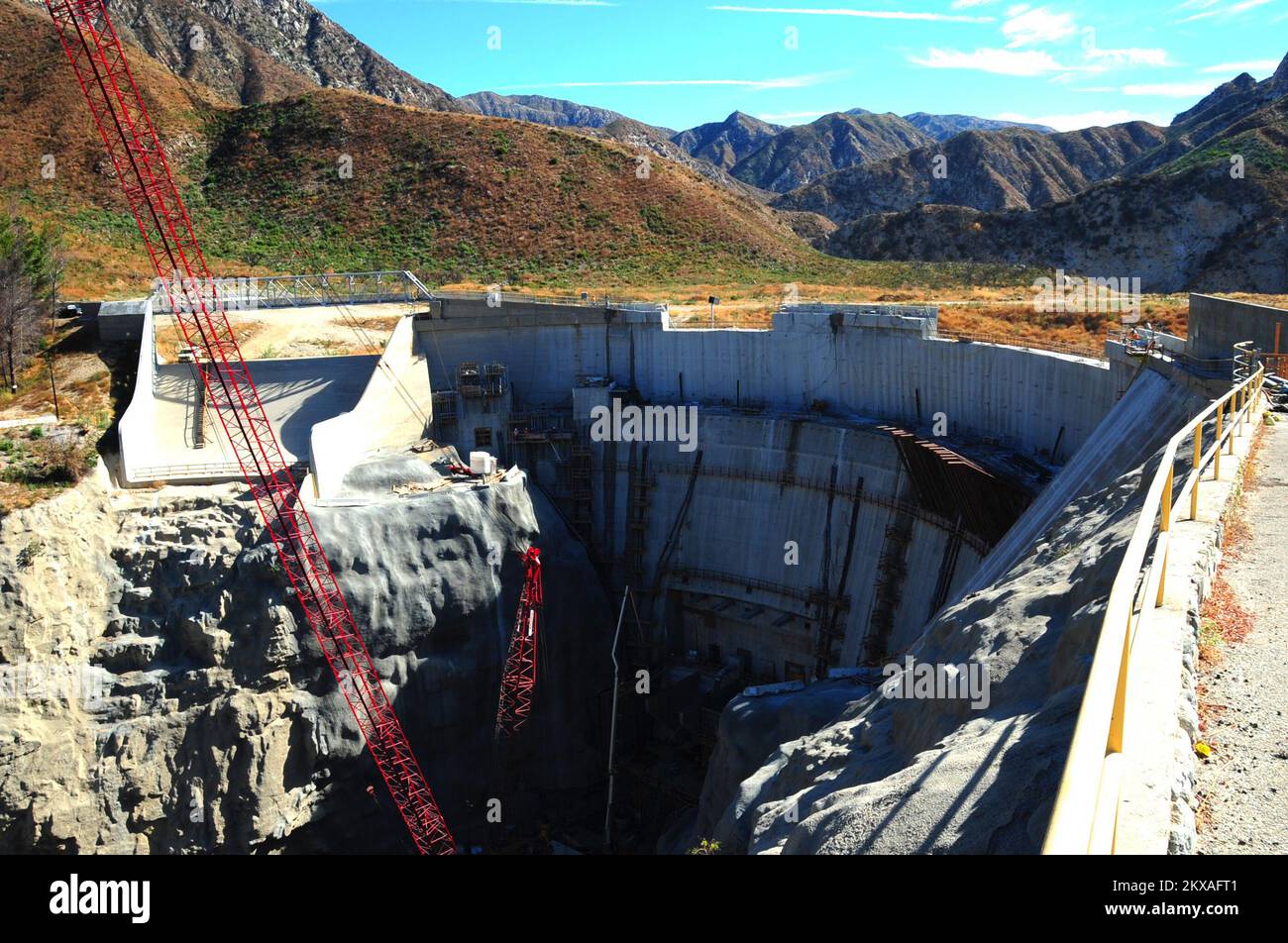 Big tujunga dam hi-res stock photography and images - Alamy