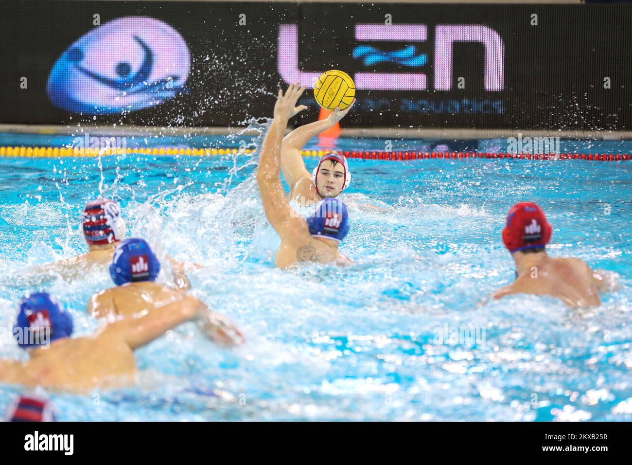 Mens water polo hi-res stock photography and images - Alamy