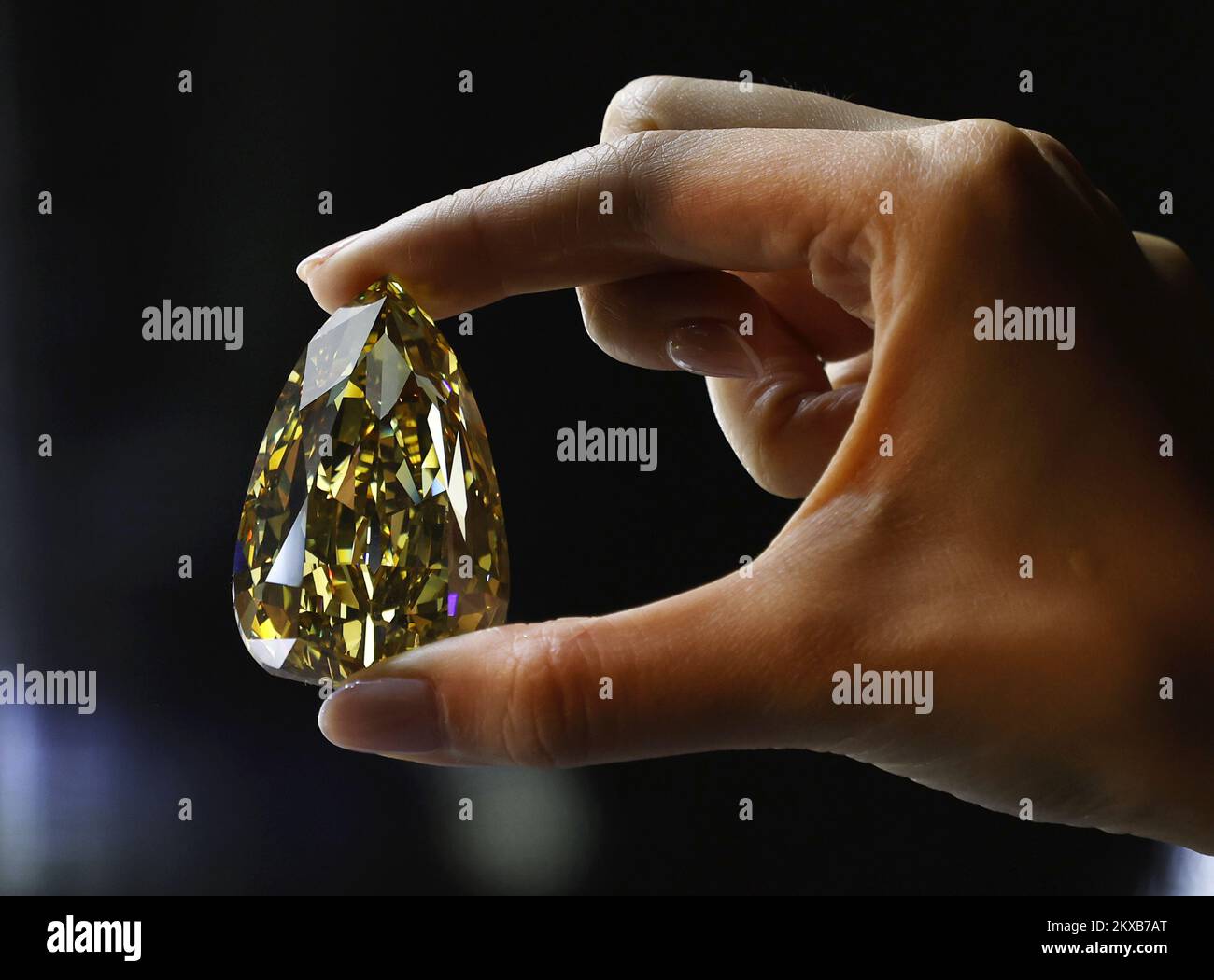 Golden canary diamond hi-res stock photography and images - Alamy
