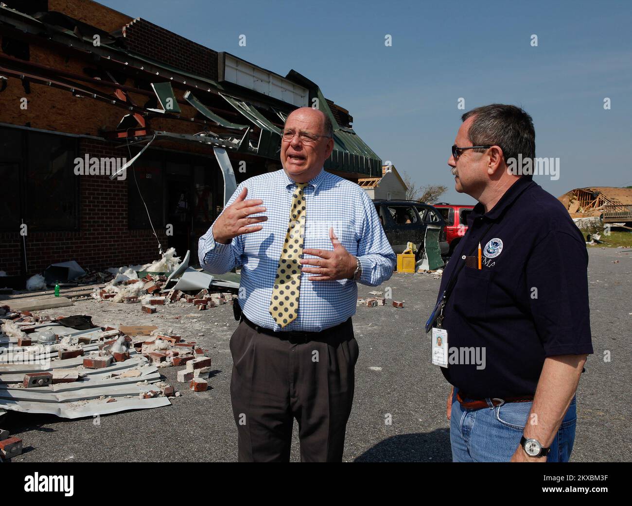 Tornado center hill hi-res stock photography and images - Alamy