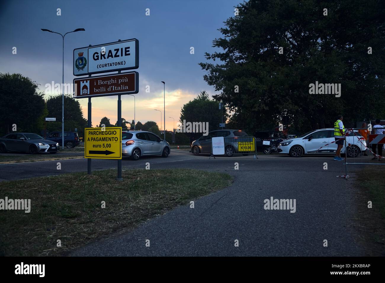 Access road to a village during a fari Stock Photo - Alamy