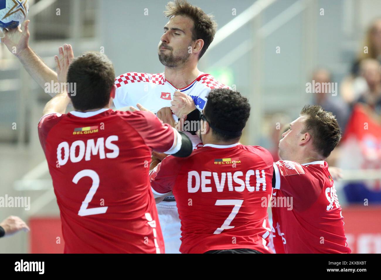 Simon ooms hi-res stock photography and images - Alamy