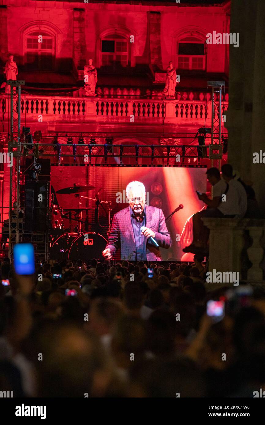 Tom jones concert 2019 hi-res stock photography and images - Alamy