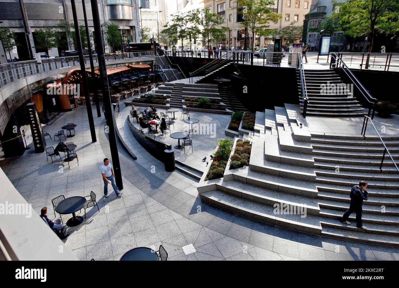 Daily life, city of Chicago. In the picture: Square outside the John ...