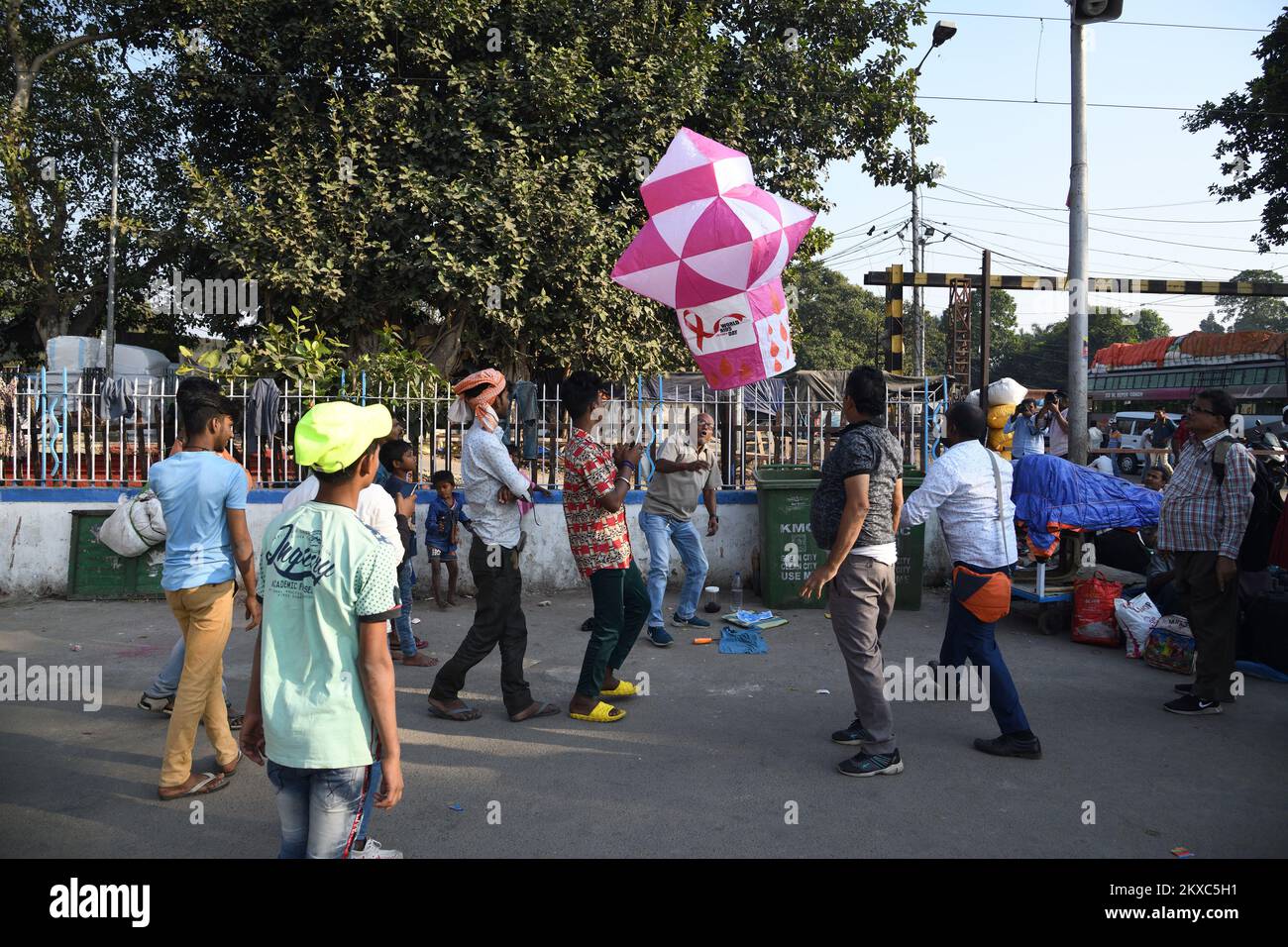 Non Exclusive: Nov 30, 2022, Kolkata, India: A voluntary group ...