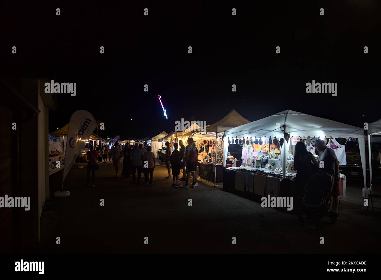 Stalls and crowd of a fair in the italian countryside in summer Stock ...
