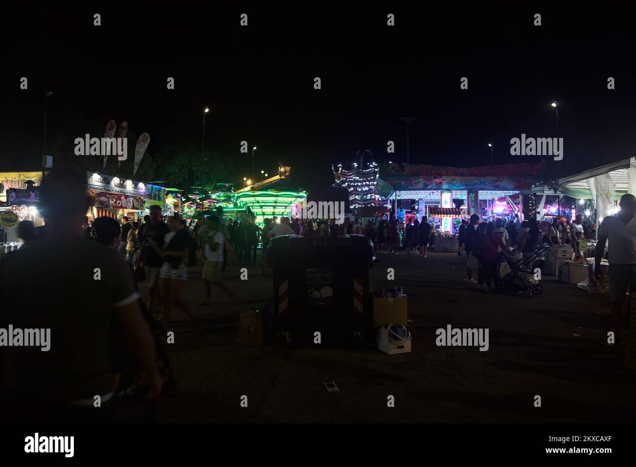 Stalls and crowd of a fair in the italian countryside in summer Stock ...