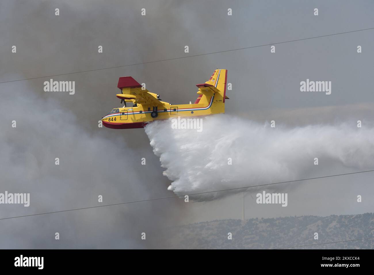 27.07.2019., Dubrava Fire still active, firefighters and fire aircraft ...
