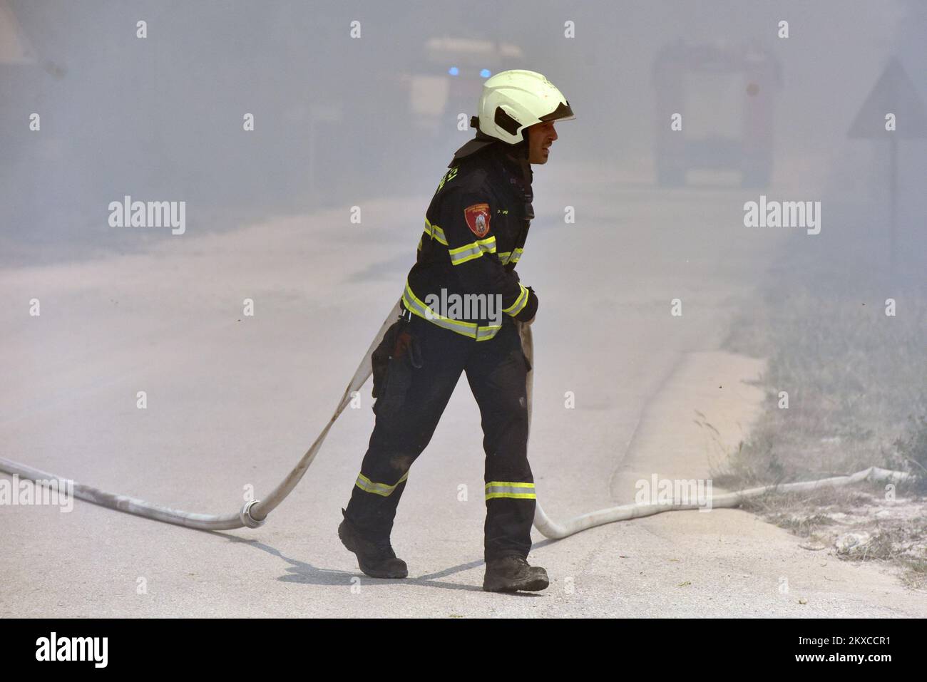 27.07.2019., Dubrava - Fire still active, firefighters and fire ...