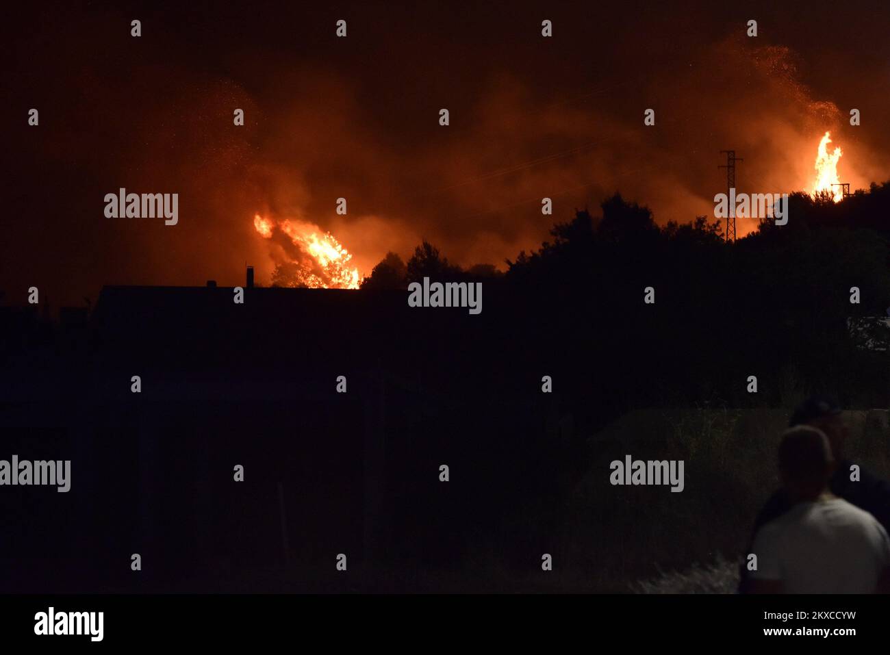28.07.2019., Bilice - Fire still active, firefighters and fire aircraft ...