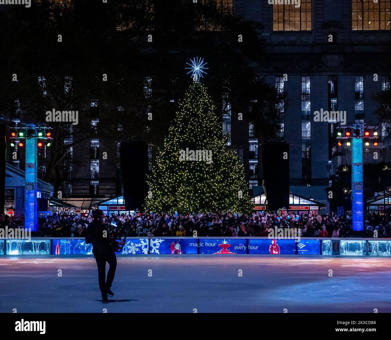 Annual tree lighting ceremony hi-res stock photography and images - Alamy