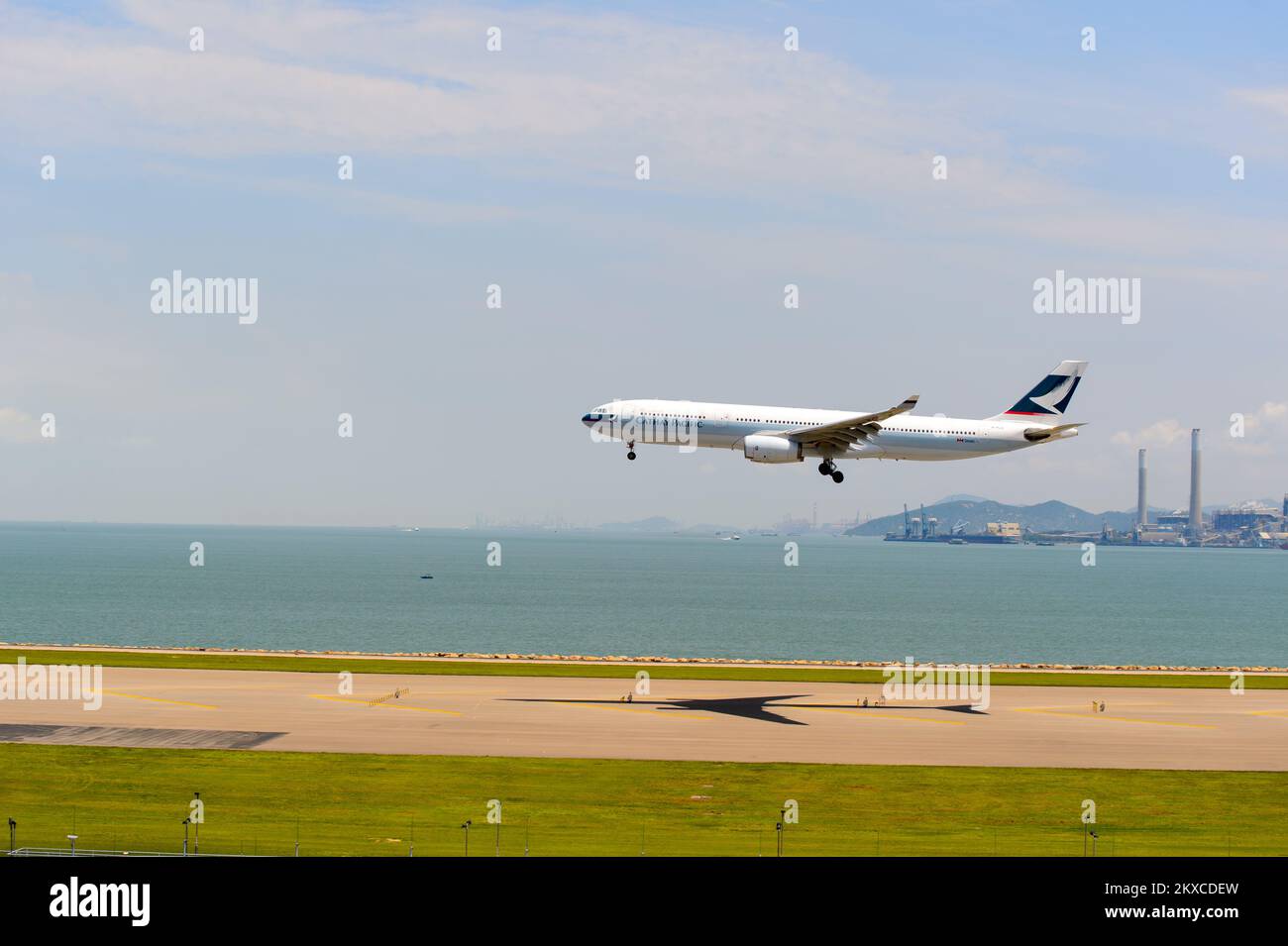 HONG KONG - JUNE 04, 2015: Cathay Pacific aircraft landing. Cathay ...
