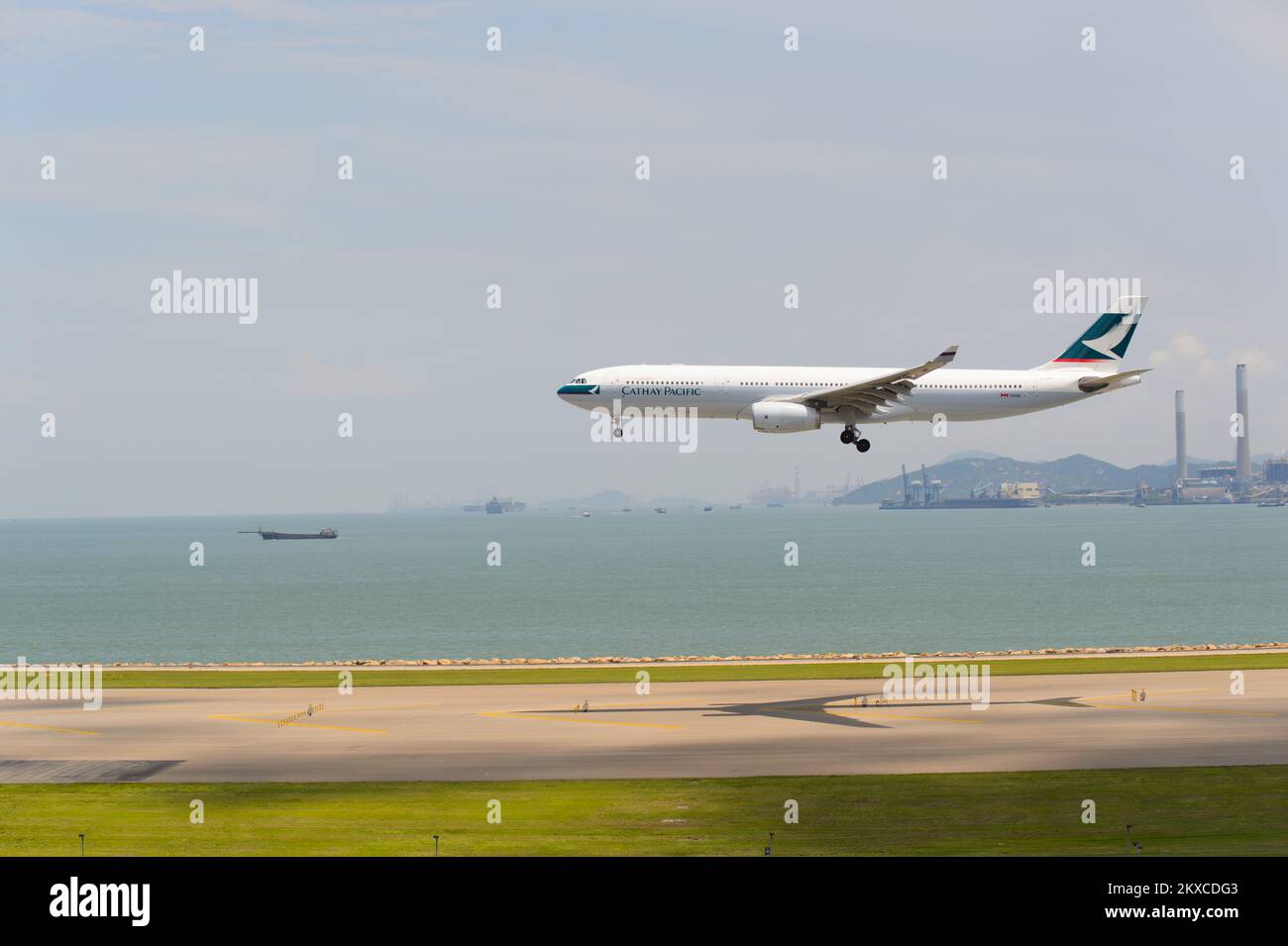 HONG KONG - JUNE 04, 2015: Cathay Pacific aircraft landing. Cathay ...