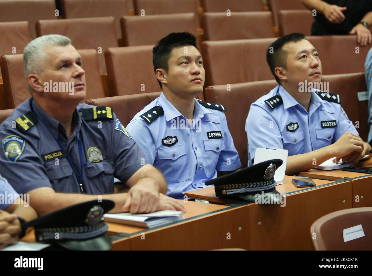 Chinese police officers hi-res stock photography and images - Alamy