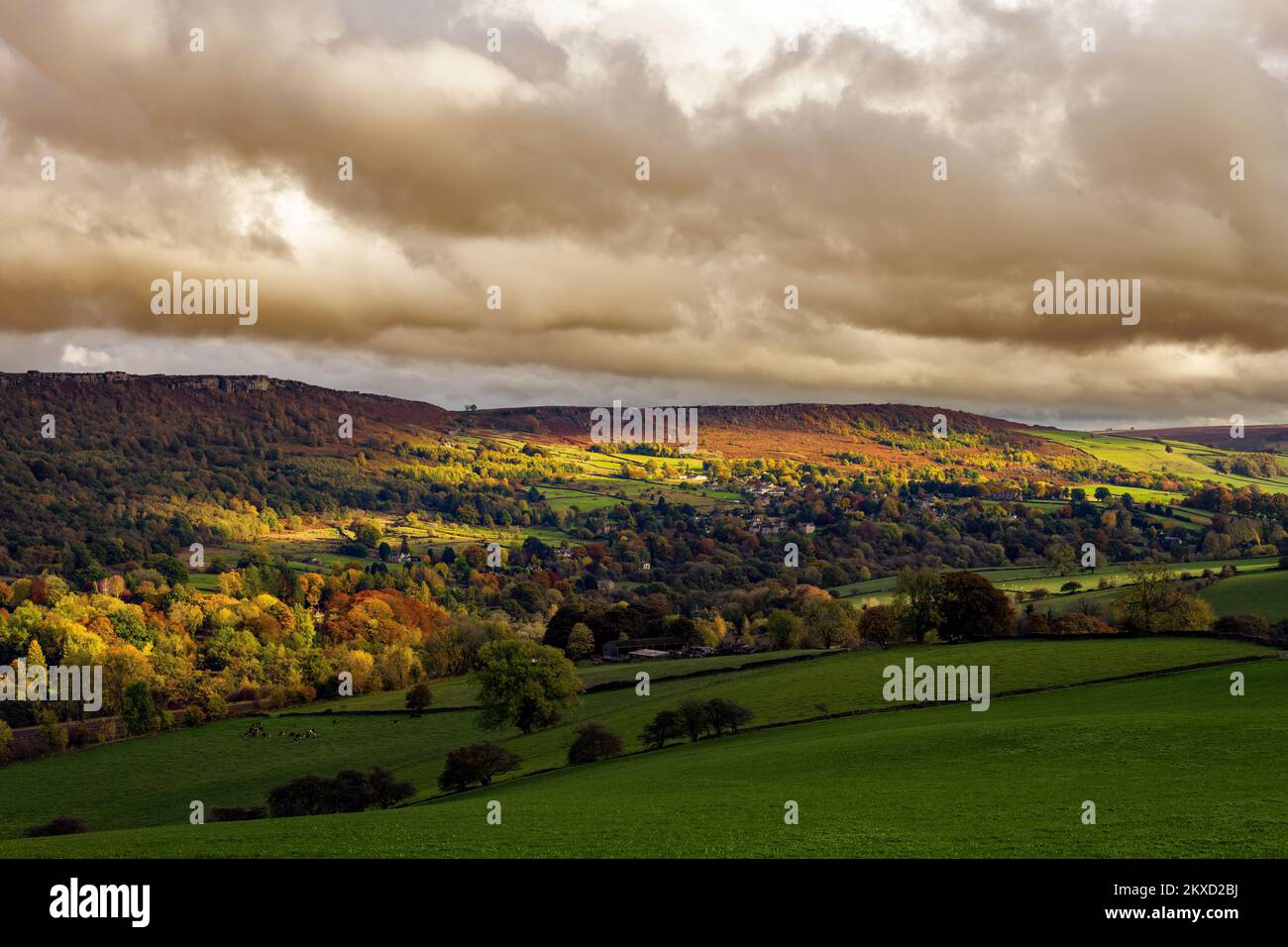Walking in the Hope Valley in autumn, Peak District, England Stock ...