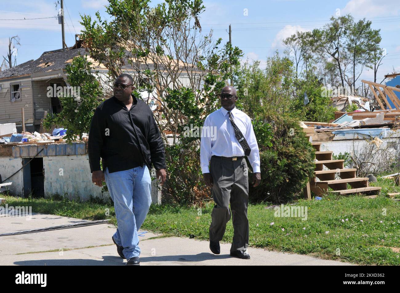 Tornado - Pratt City, Ala. , May 18, 2011 Former NFL Players Gary ...