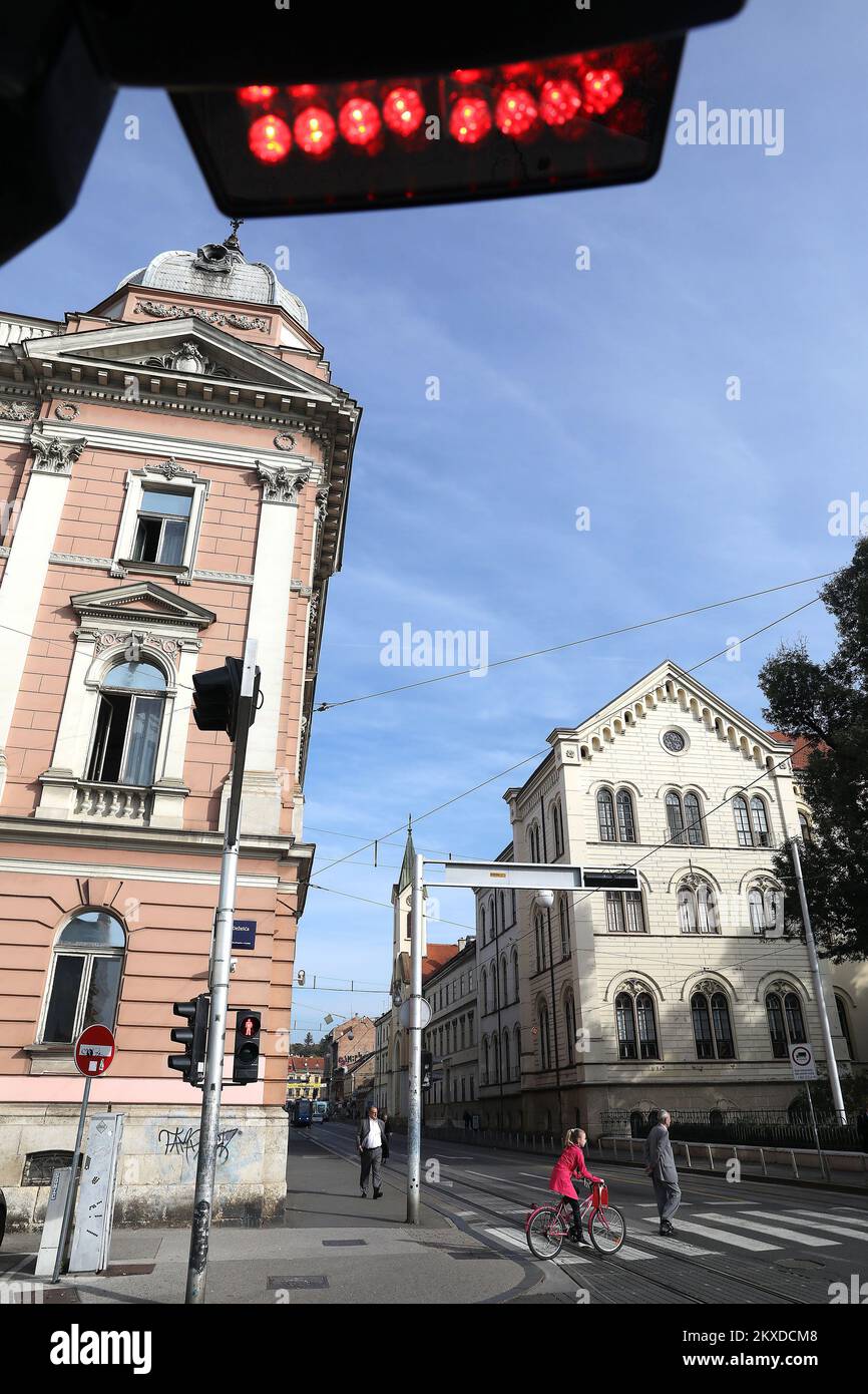 Using zebra crossings hi-res stock photography and images - Alamy
