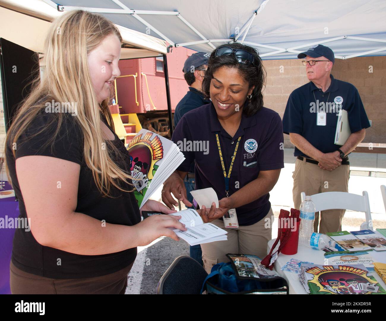011060411 FEMA does outreach at a Community fair. Arkansas Severe ...