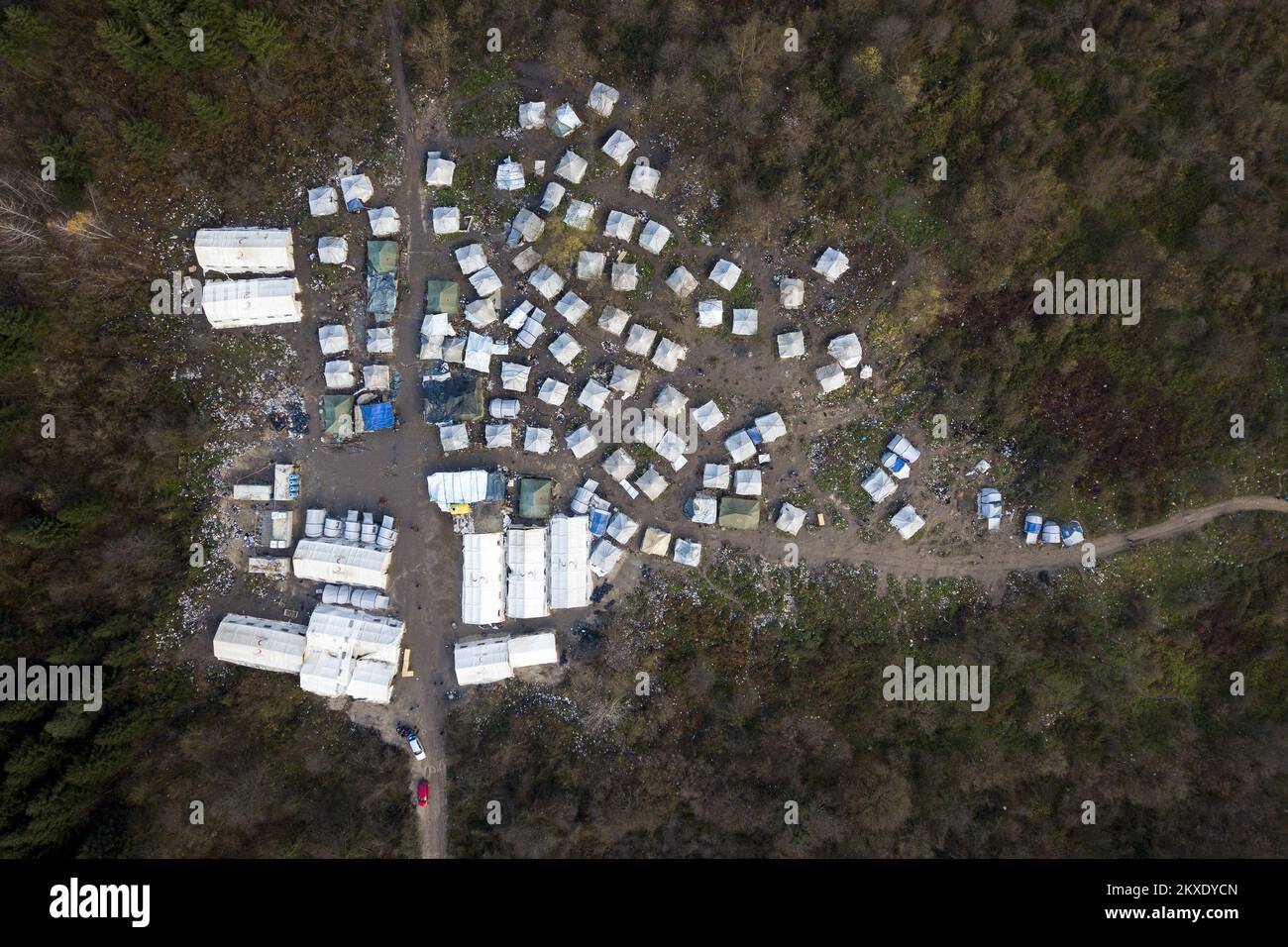 29.11.2019., Bihac, Bosnia and Herzegovina - Just under 1000 migrants ...