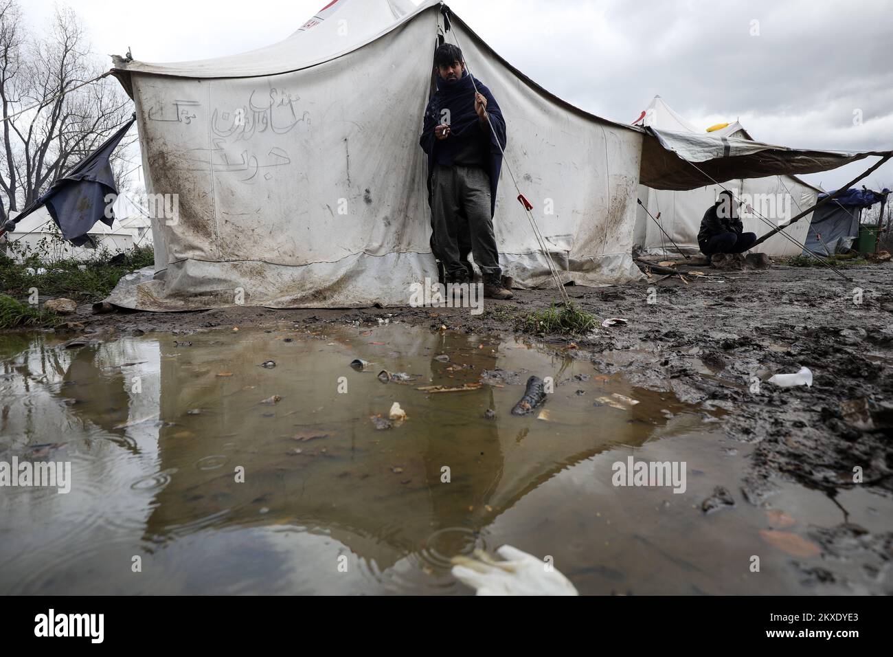 29.11.2019., Bihac, Bosnia and Herzegovina - Just under 1000 migrants ...