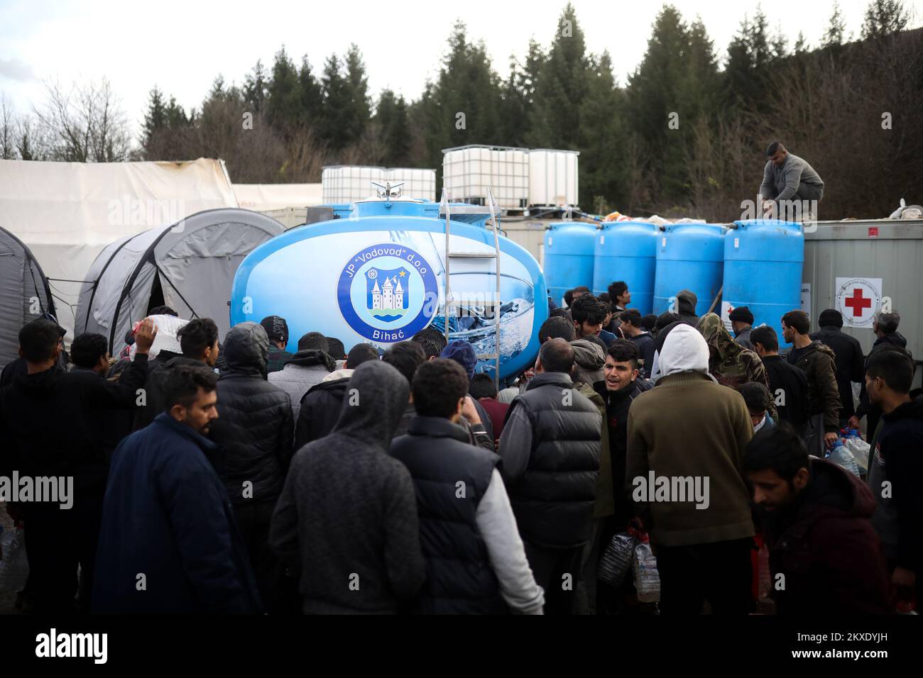29.11.2019., Bihac, Bosnia and Herzegovina - Just under 1000 migrants ...