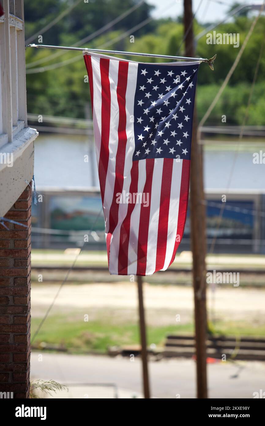 Flooding - Vicksburg, Miss. , June 23, 2011 Proud Americans continue to ...
