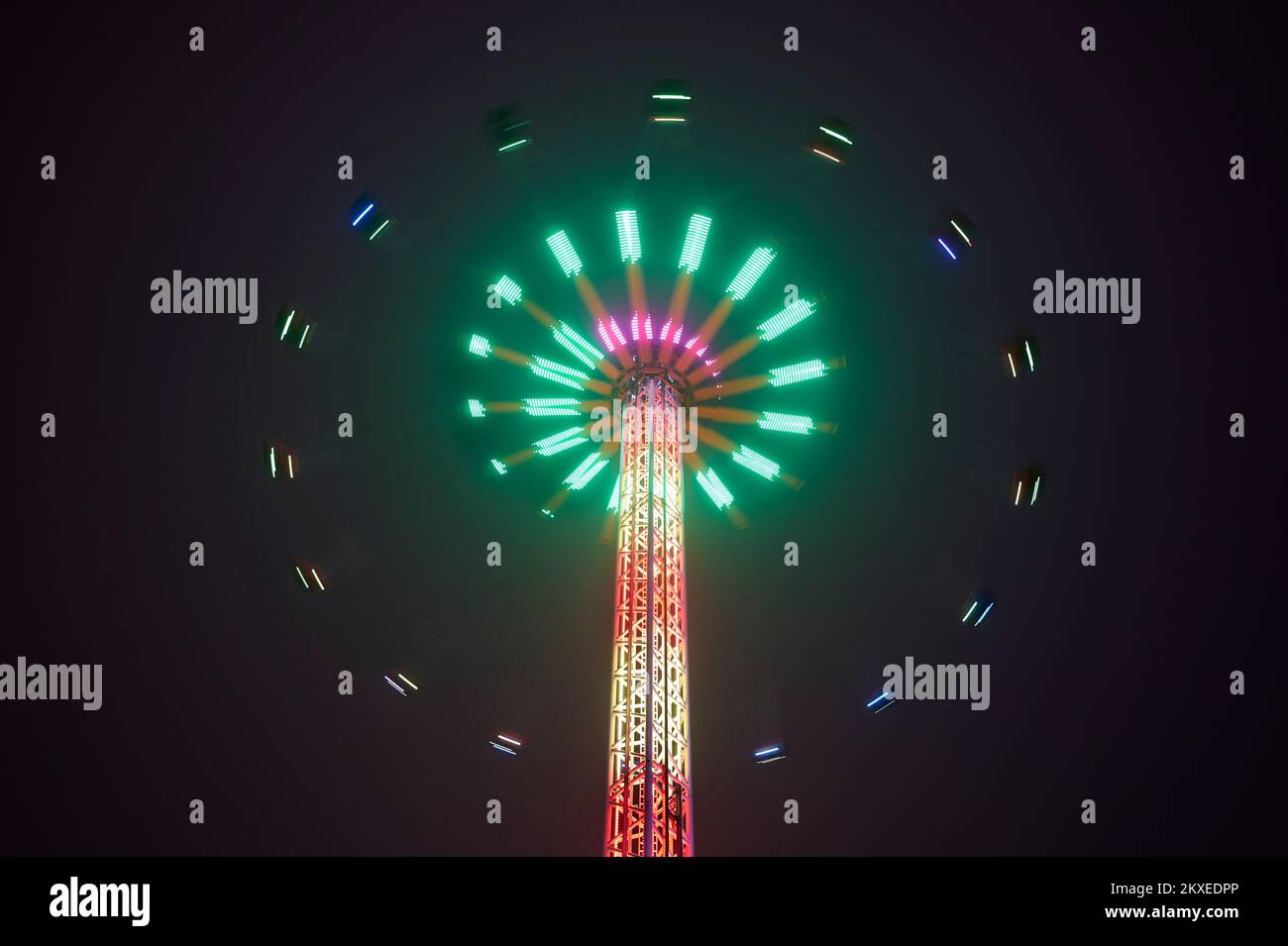 The 60 metre high Star Flyer ride at night during Blackpool Christmas ...
