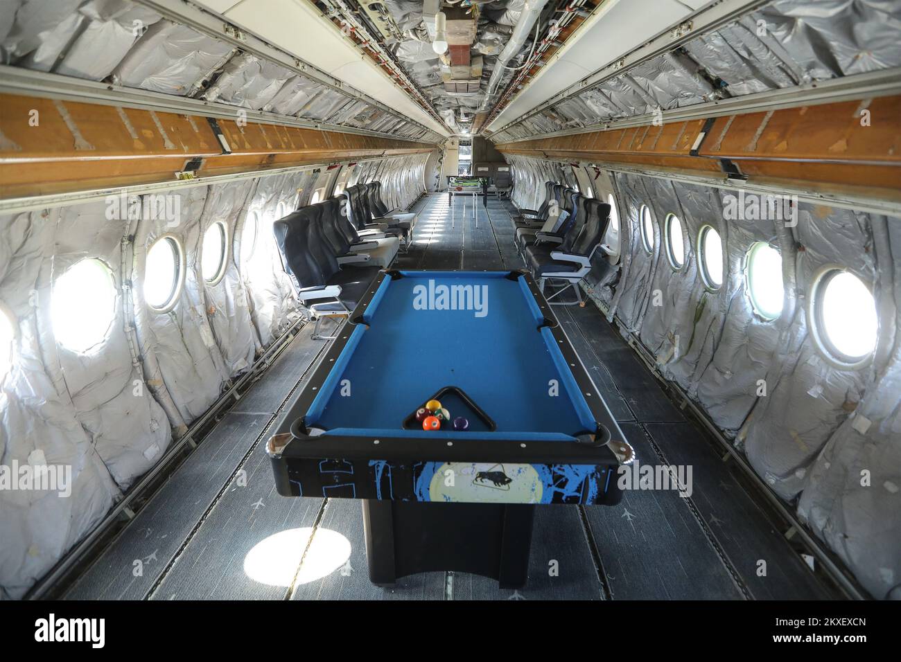 Fokker f 100 hi-res stock photography and images - Alamy