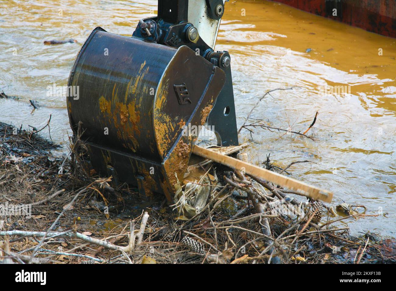 Wet debris removal hi-res stock photography and images - Alamy