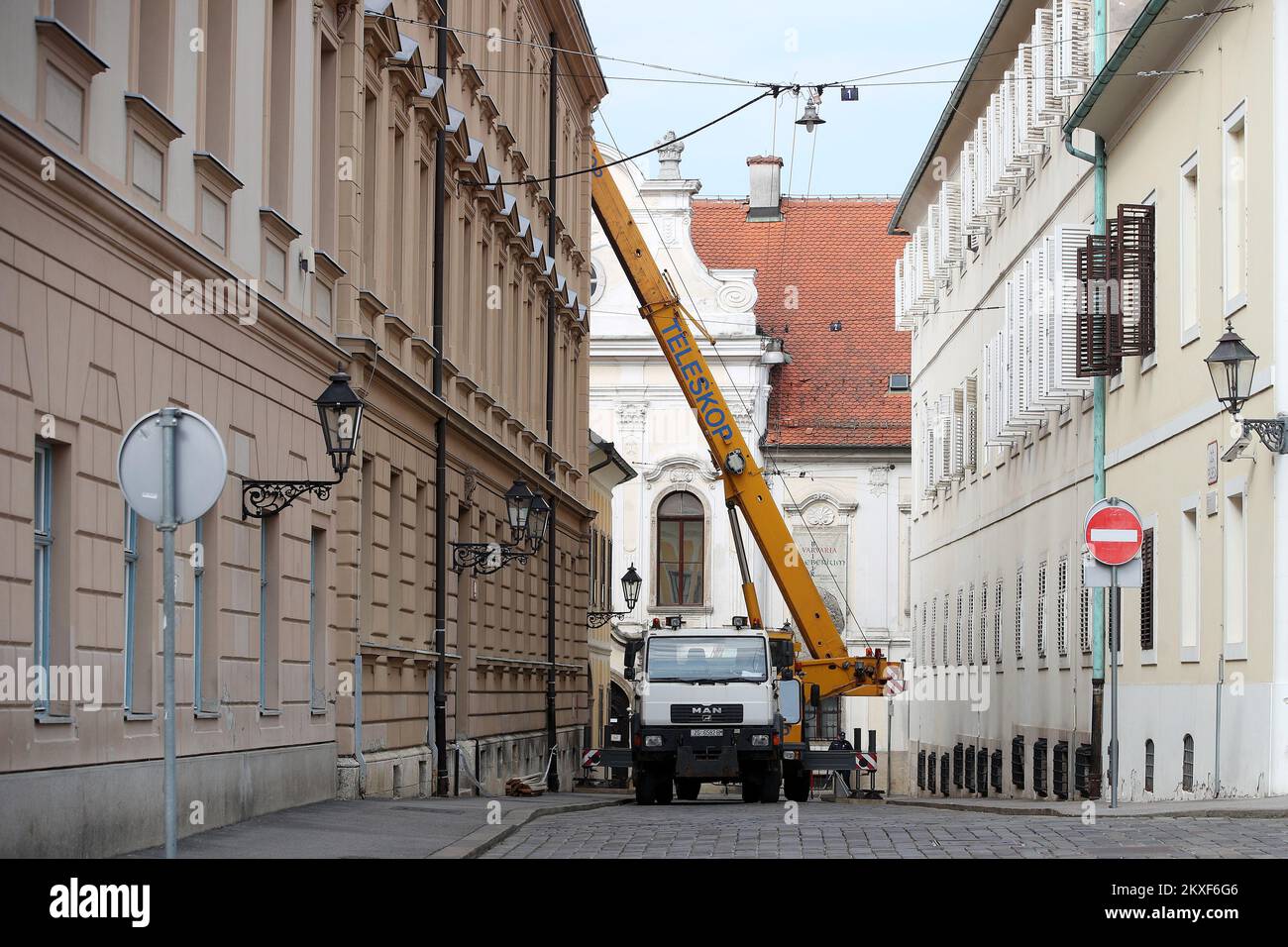 04.04.2020., Zagreb, Croatia - Rooftops and buildings damaged in ...