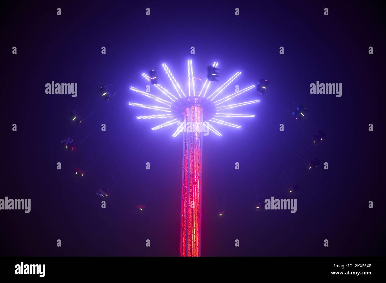 The 60 metre high Star Flyer ride at night during Blackpool Christmas ...