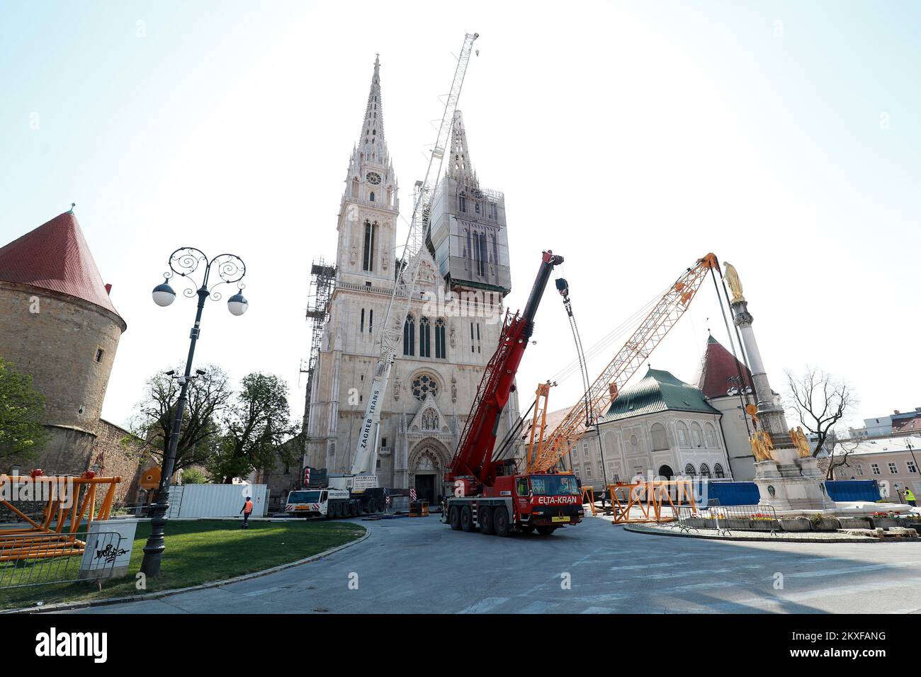 North tower collapse hi-res stock photography and images - Alamy