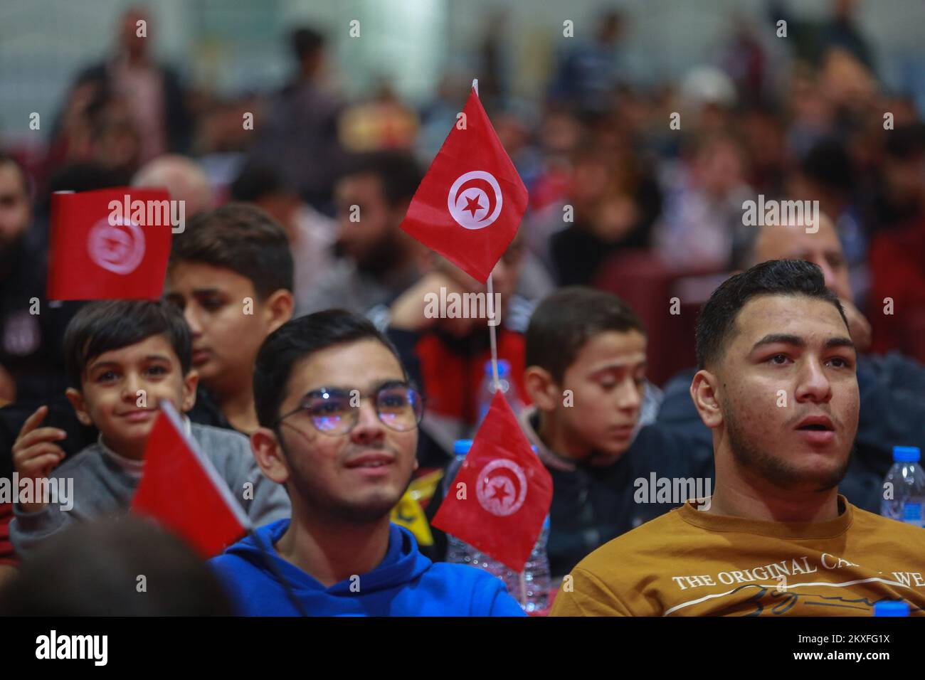 Gaza City, Palestinian Territories. 30th Nov, 2022. Palestinians watch ...