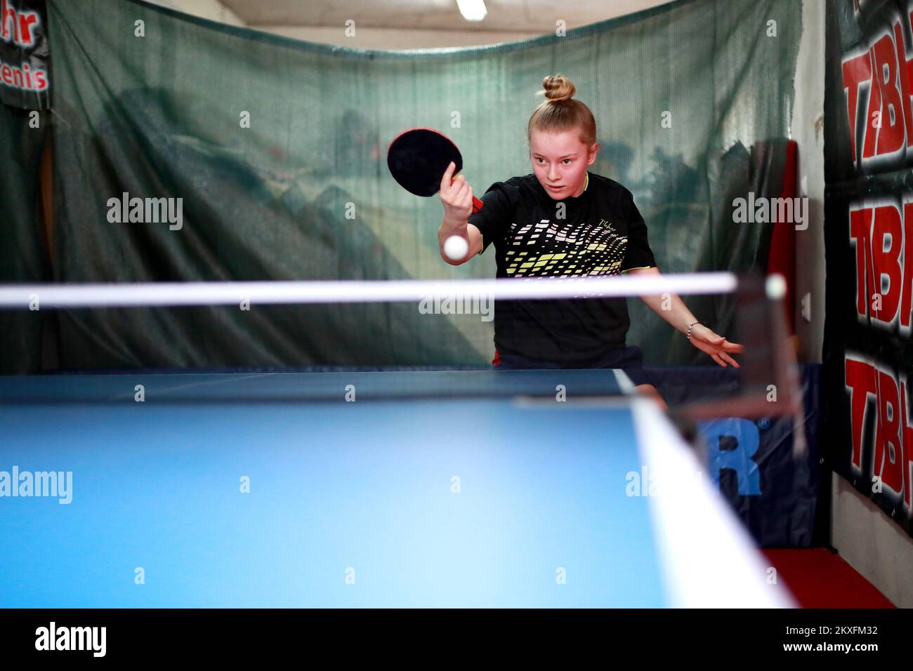 Tennis training robot hi-res stock photography and images - Alamy