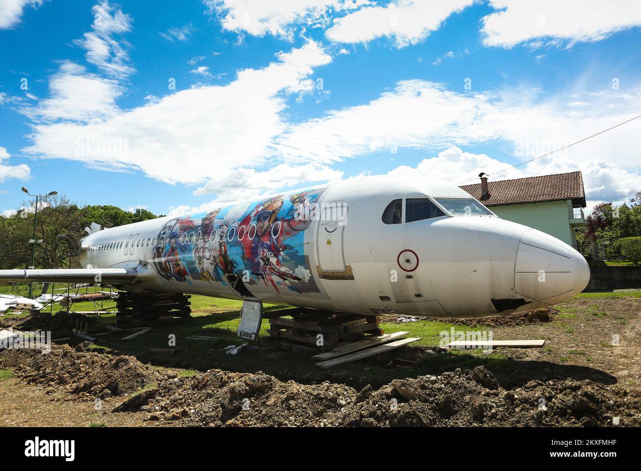 Fokker f 100 hi-res stock photography and images - Alamy