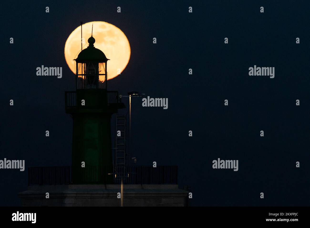 07.05.2020., Split - Full Moon above lighthouse Photo: Milan Sabic ...