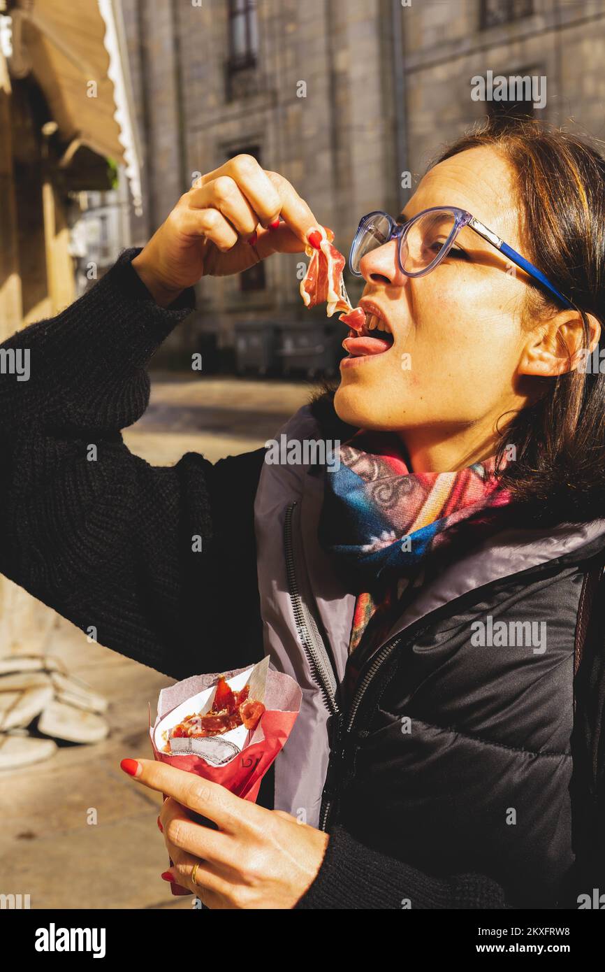 Woman eats fast food hi-res stock photography and images - Alamy