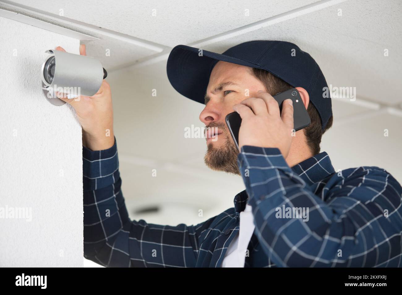Installing security camera hi-res stock photography and images - Alamy