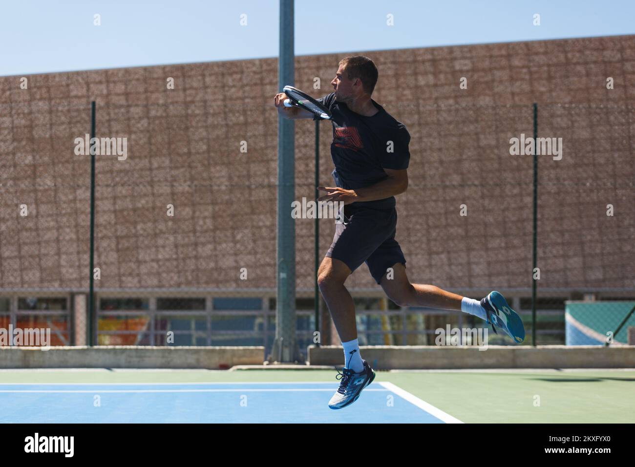 Dino tennis hi-res stock photography and images - Alamy