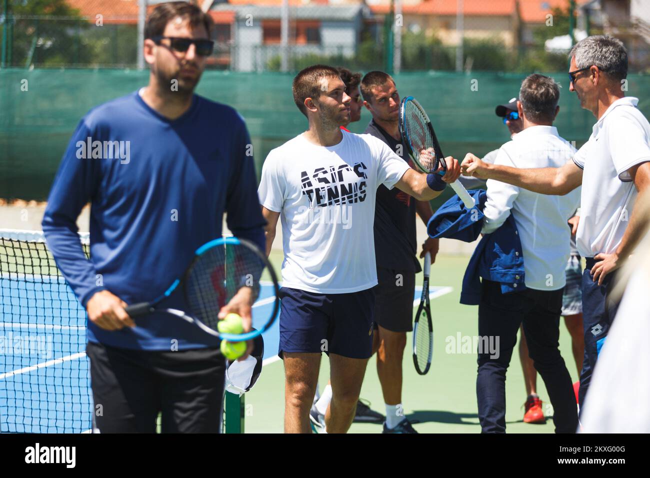 Dino tennis hi-res stock photography and images - Alamy