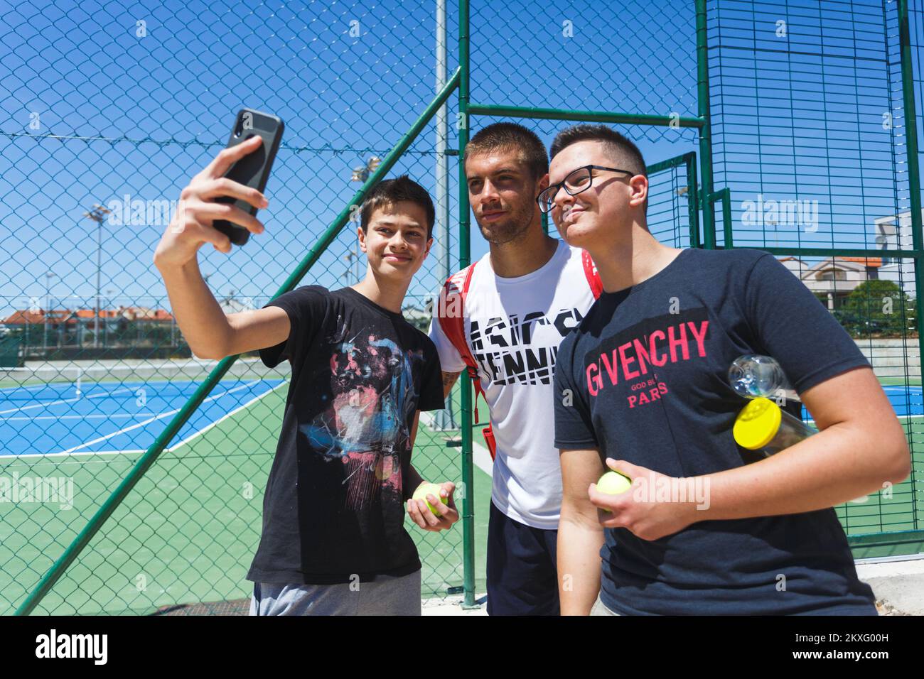 Dino tennis hi-res stock photography and images - Alamy